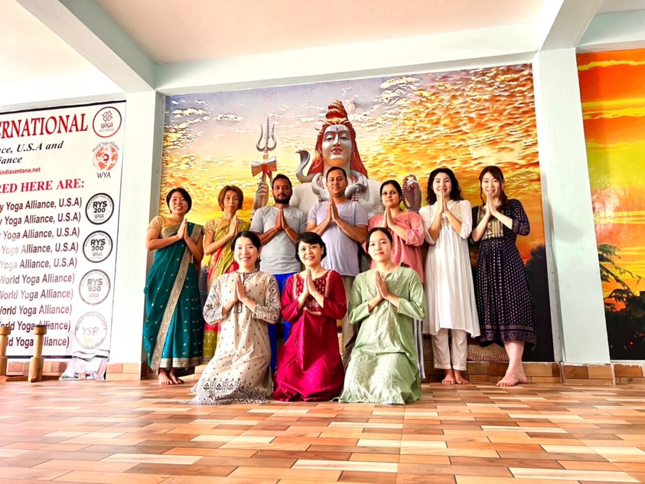「ずっと生きづらさを抱えて生きてきた私が直感を信じてインドへ！」RYT200、300を続けて受けてくれたかおりちゃんのインドヨガ留学体験記 | インドサンタナ